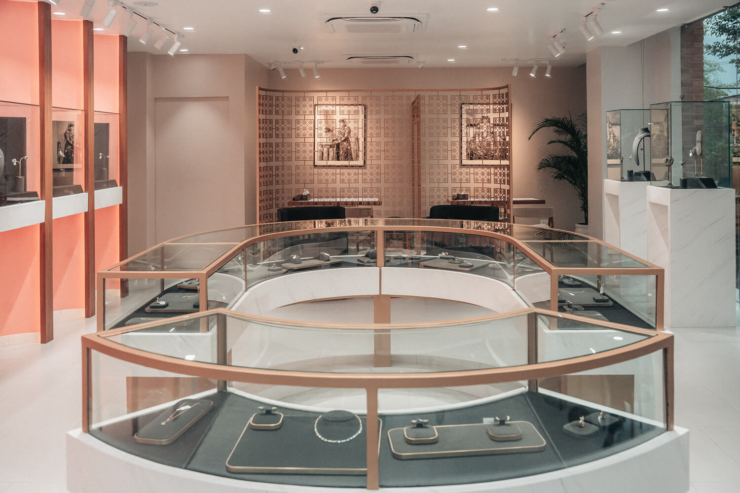 T Store - STUDIO NEBA